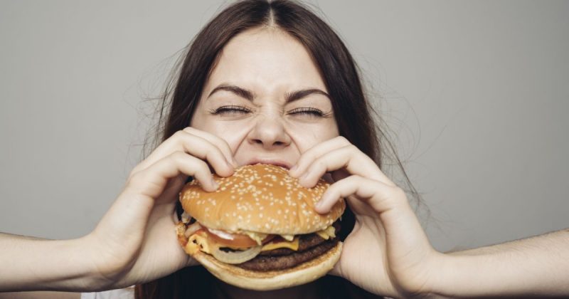 Comer demais: entenda porque está comendo em excesso - Tudo Dietas